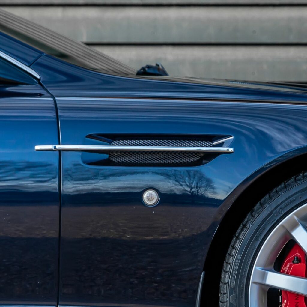 DB9 Right Side Side Strake Fender