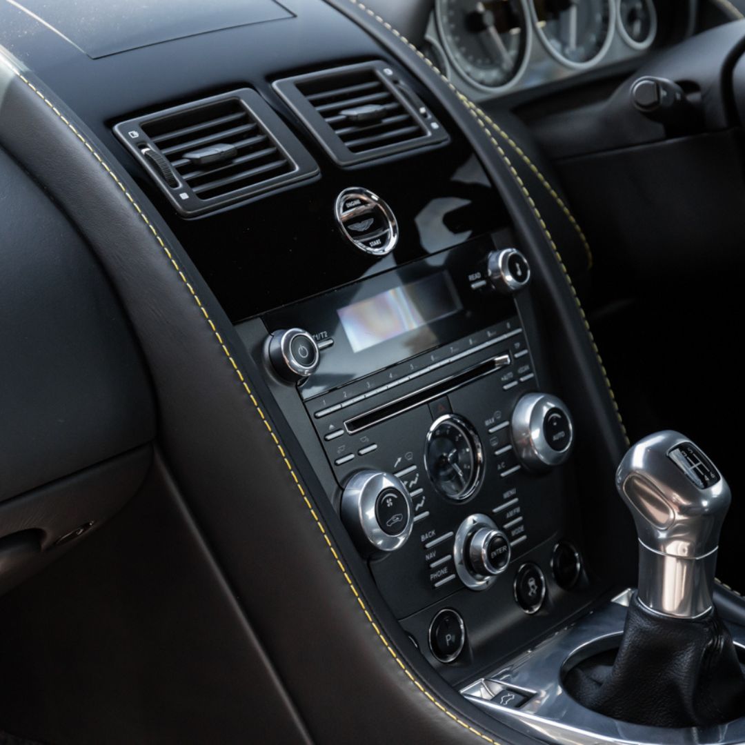 DB9 2008 Manual Piano Black Sat Nav Surround