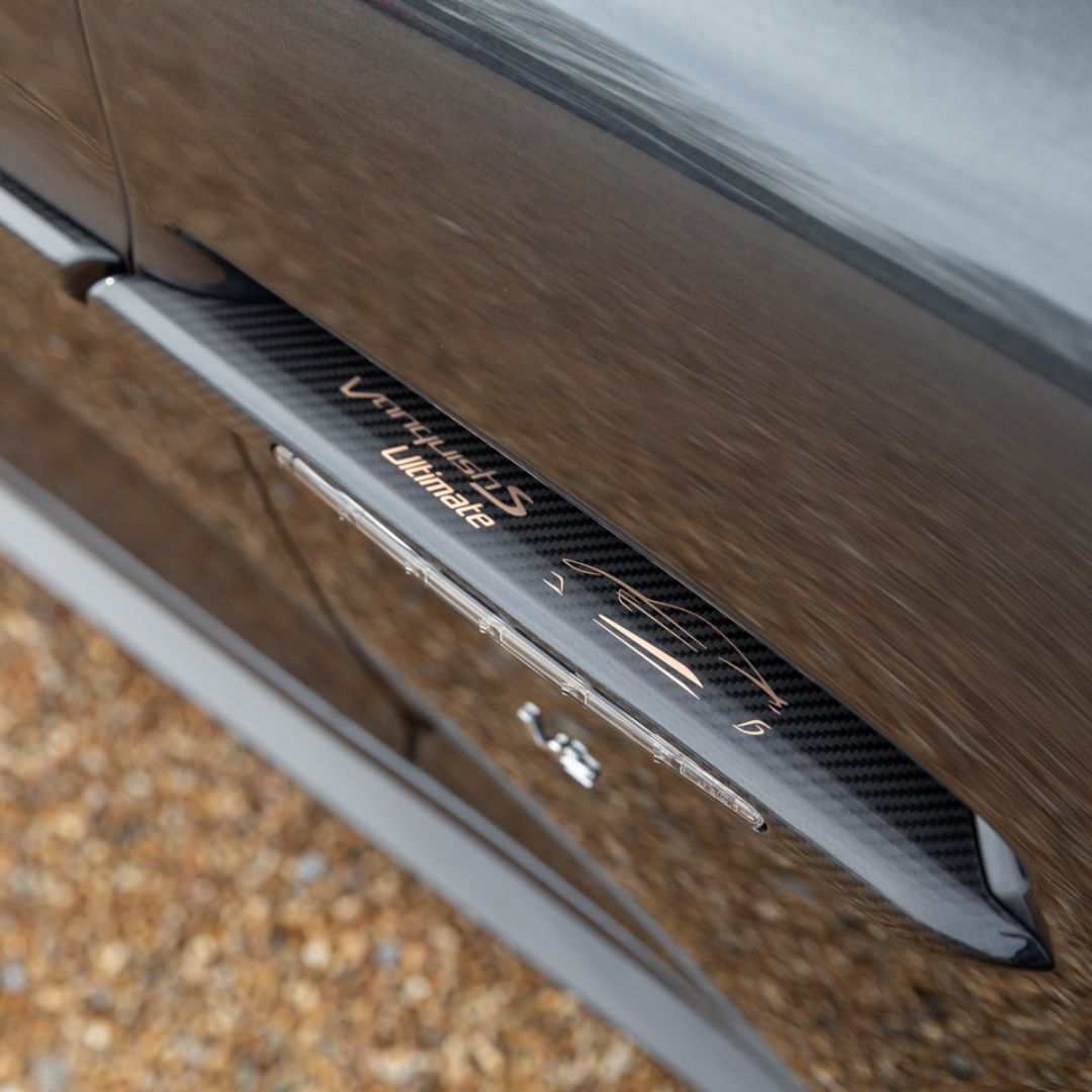 Vanquish Ultimate Right Side Fender Carbon Side Strake