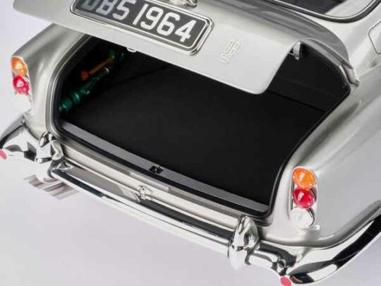 Aston Martin DB5 Vantage 1:8 Scale Model