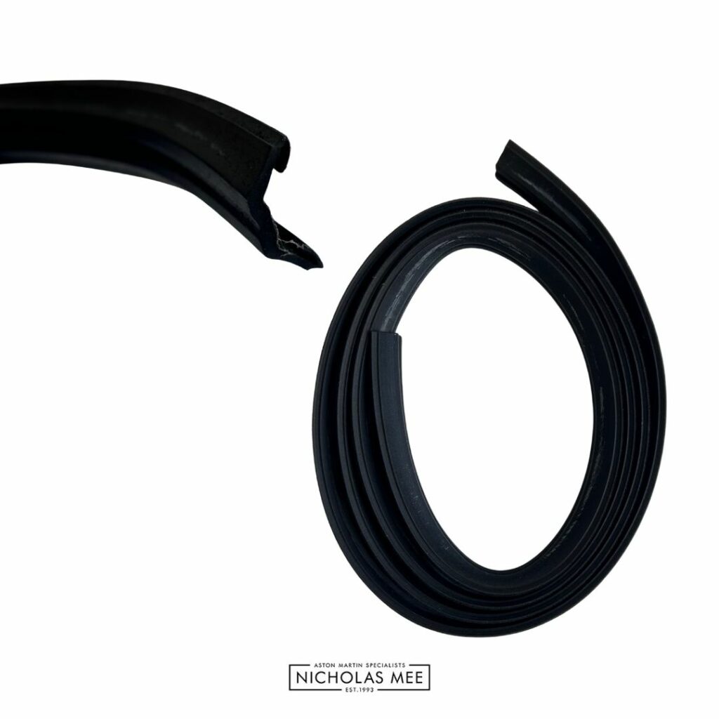 Windscreen Rubber Seal (2 Metres) For Aston Martin AMV8