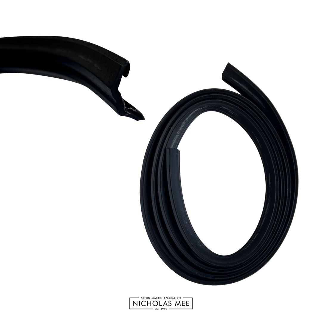 Windscreen Rubber Seal (2 Metres) For Aston Martin AMV8