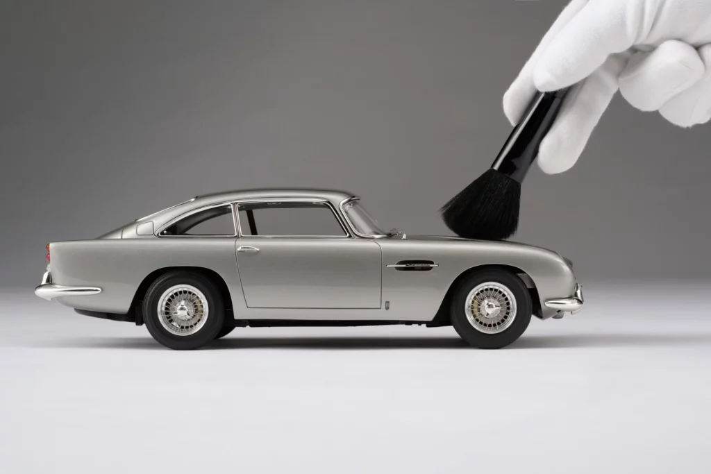 Aston Martin DB5 Vantage 1:18 Scale Model | Gifts