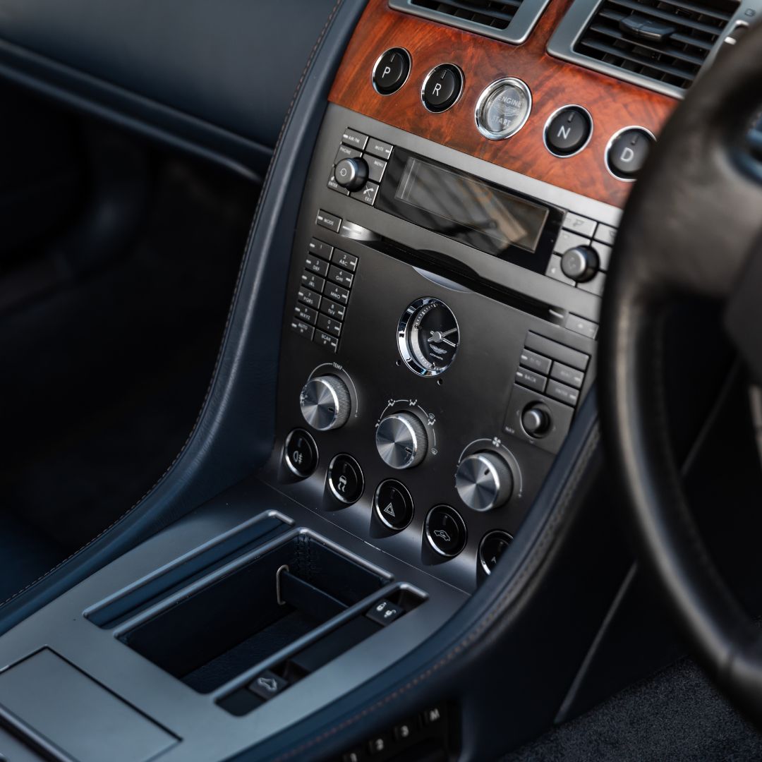 DB9 Centre Stack CD Media Player